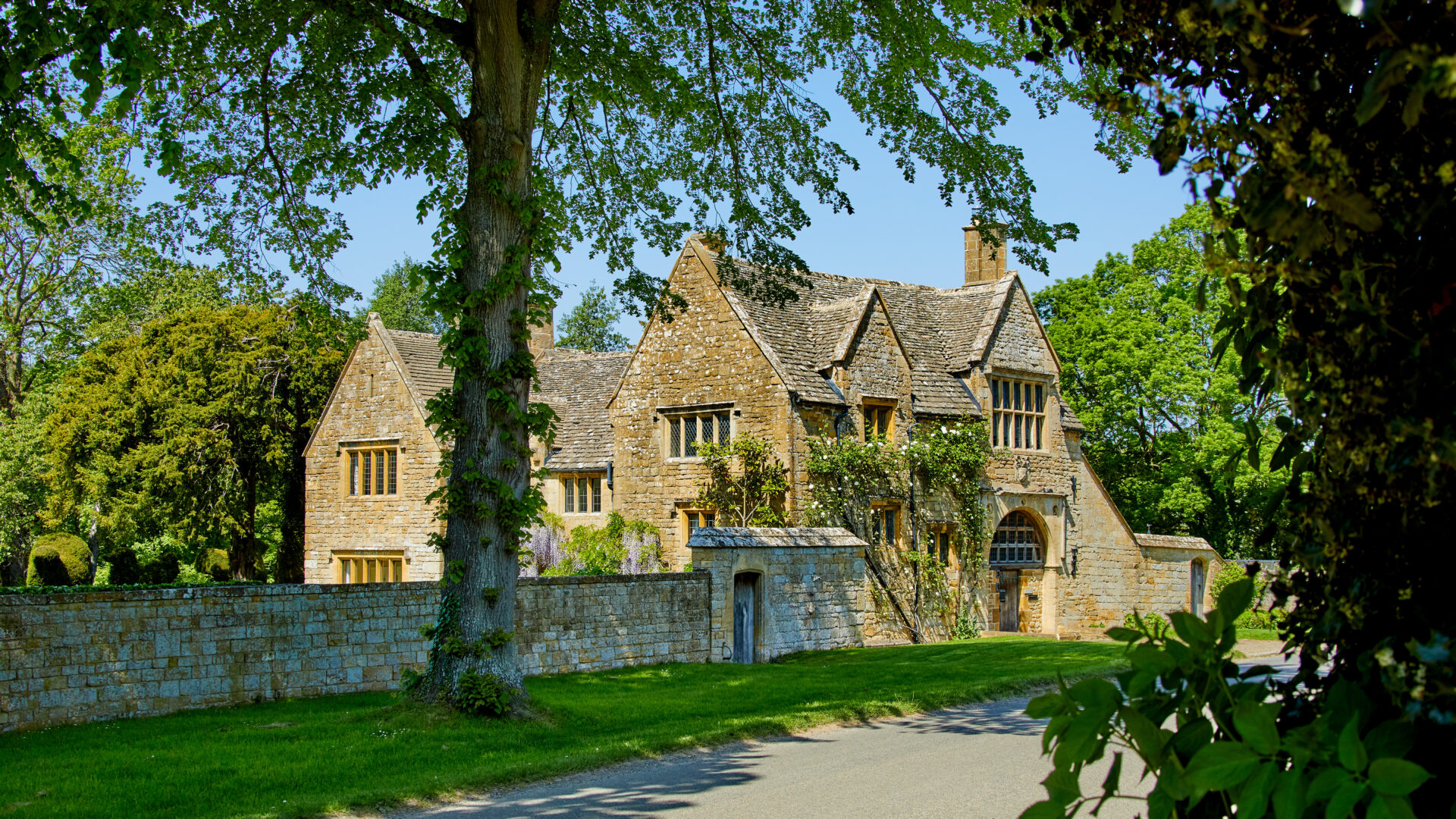 The Court, Broadway - The Country House Department
